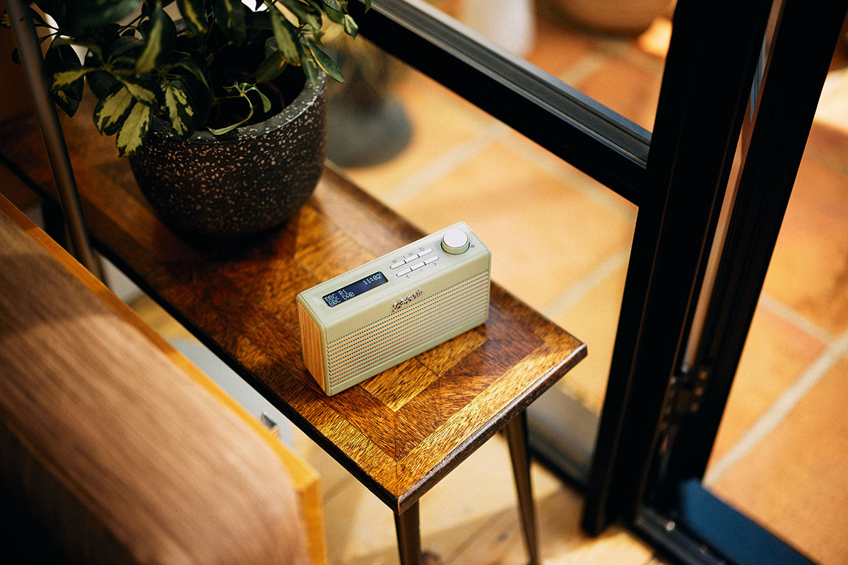 Roberts Rambler Mini - Im Look der 70er Jahre | sempre-audio.at