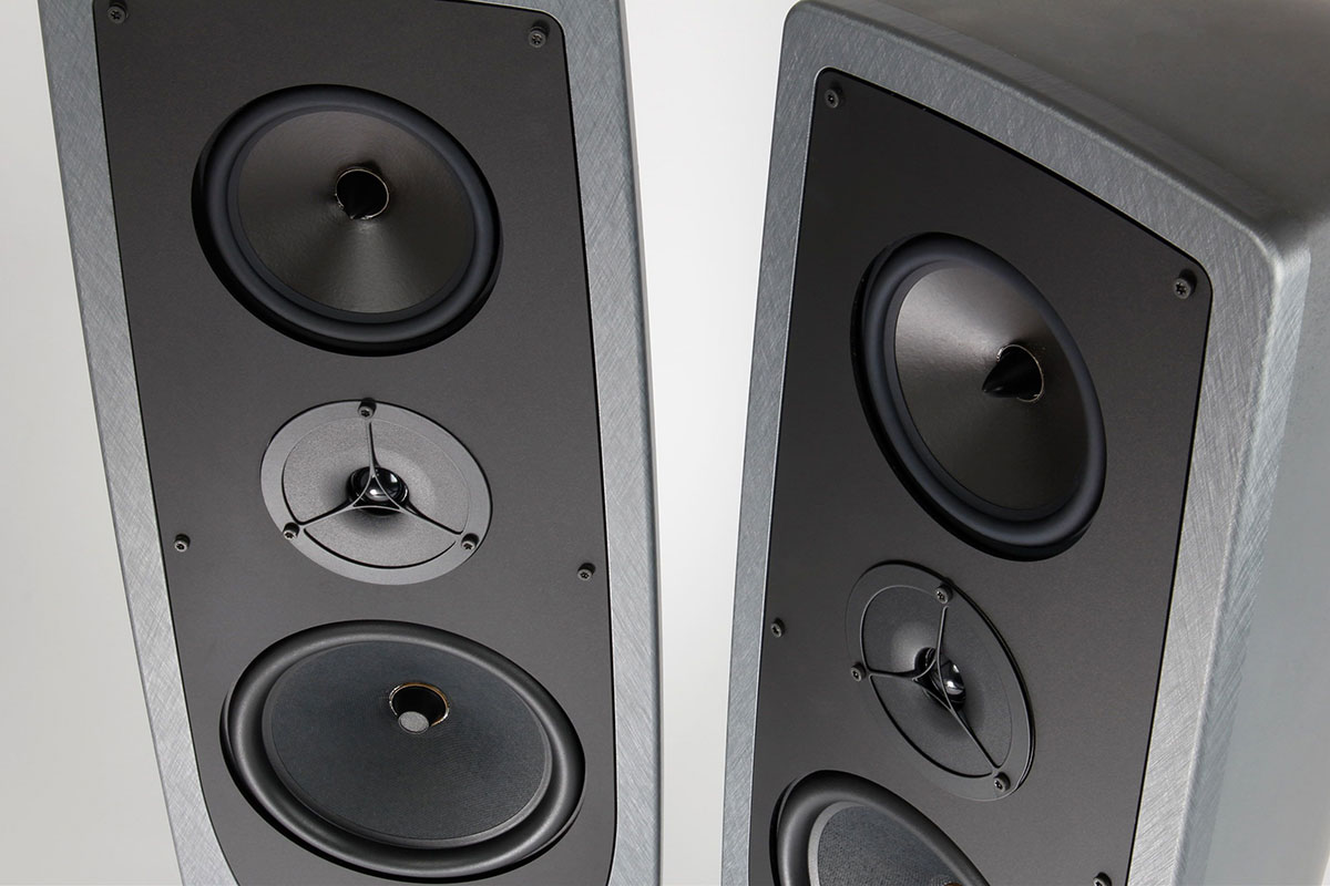 Rega AYA Loudspeaker - Den Rahmen sprengen | sempre-audio.at