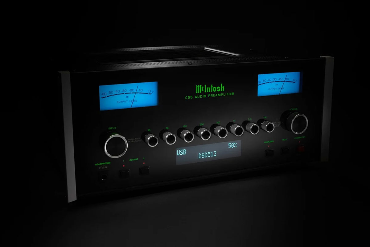 McIntosh C55 2-Channel Solid State Preamplifier mit neuer App Steuerung | sempre-audio.at